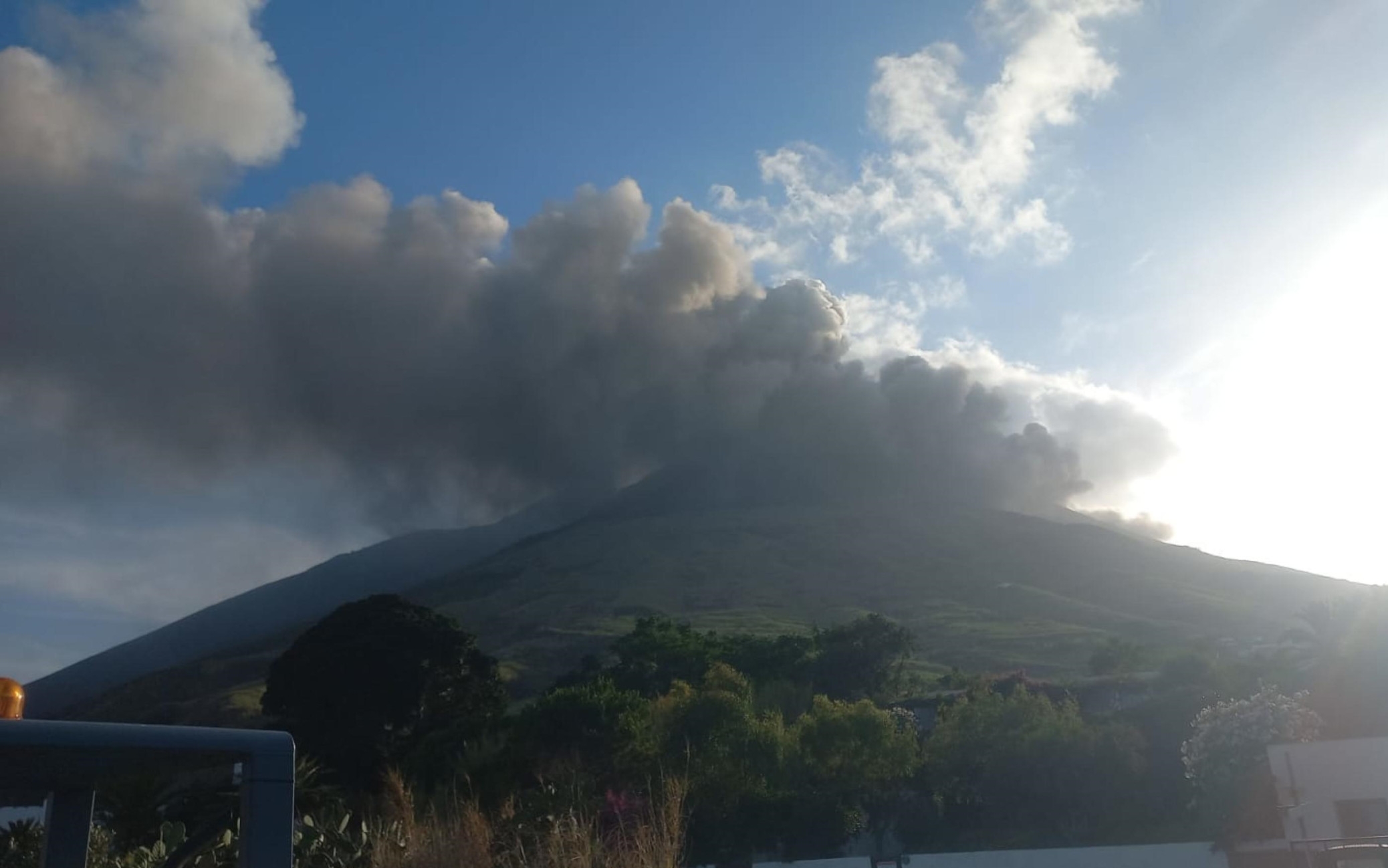 Stromboli: ripresa l'attività effusiva sulla Sciara del fuoco | Sky TG24