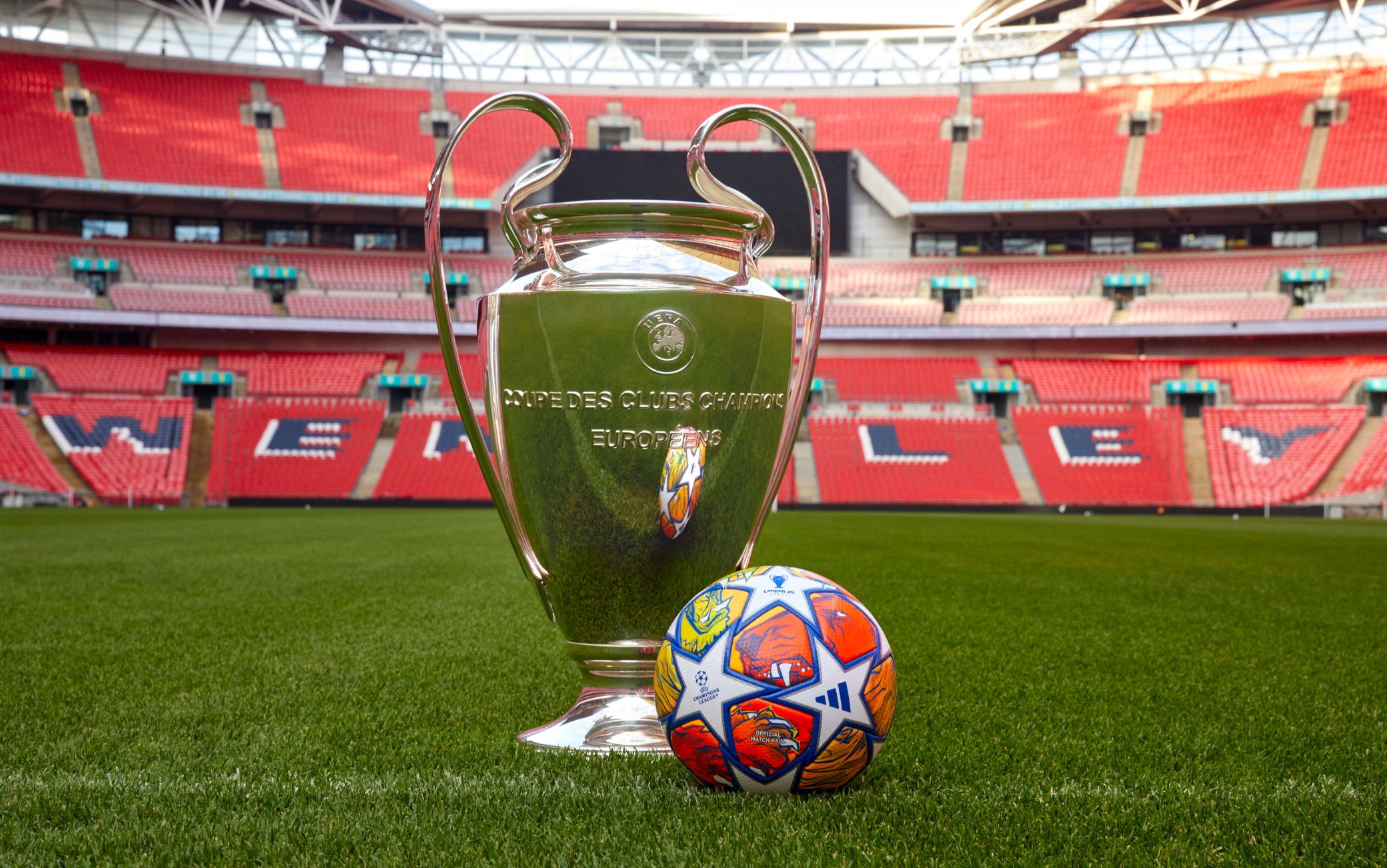 Champions League, svelato il pallone della finale 2024: è un omaggio a ...