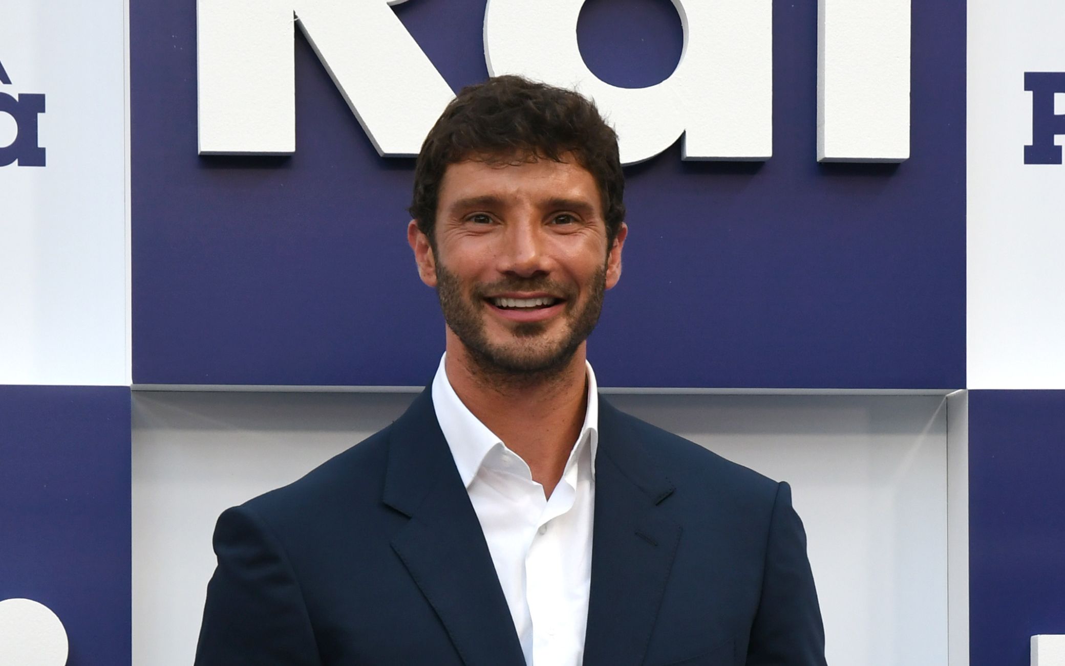 Vincenzo Mollica elogia la conduzione di Stefano De Martino ad Affari ...