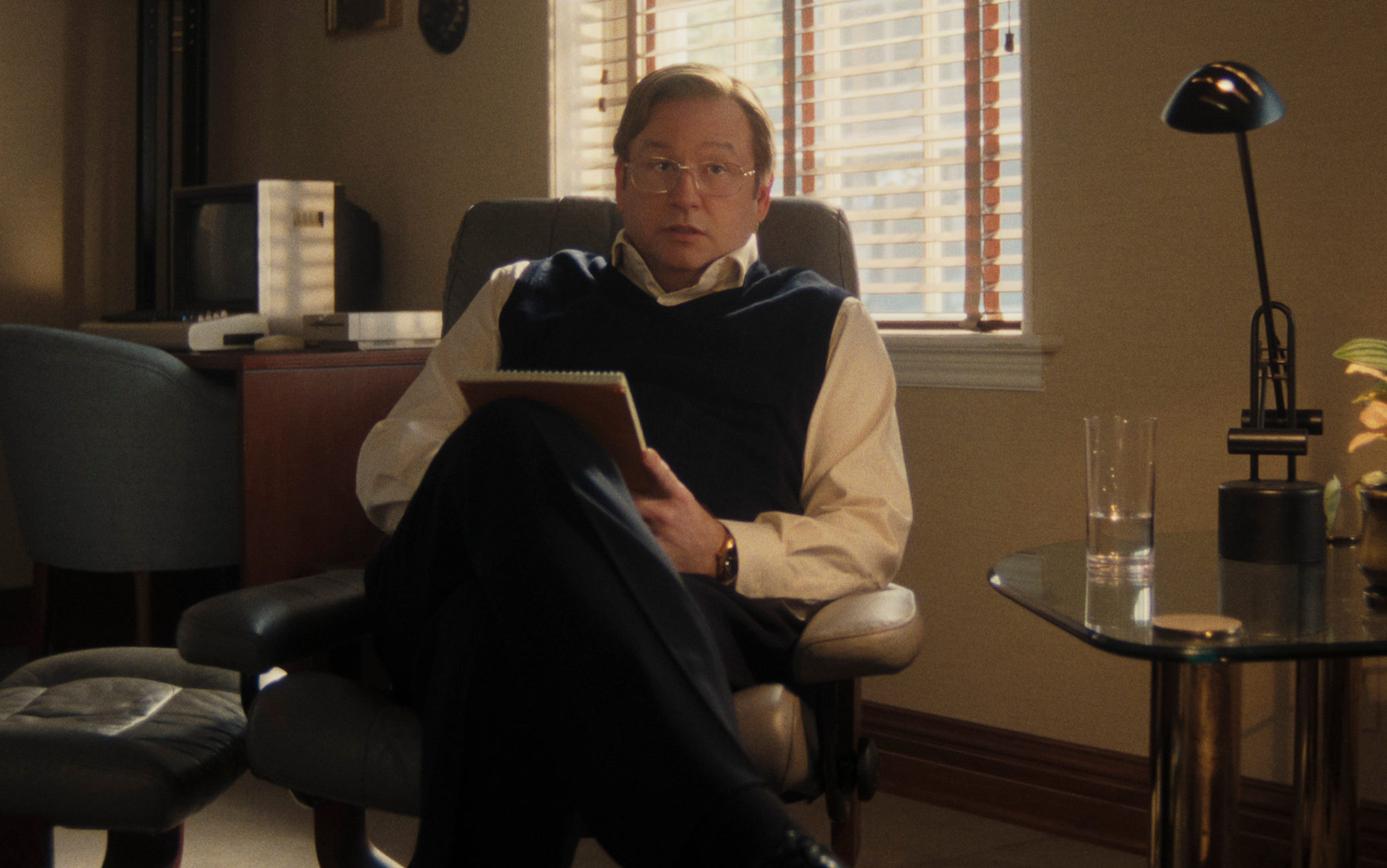 Monsters: La storia di Lyle ed Erik Menendez, il cast della serie tv ...