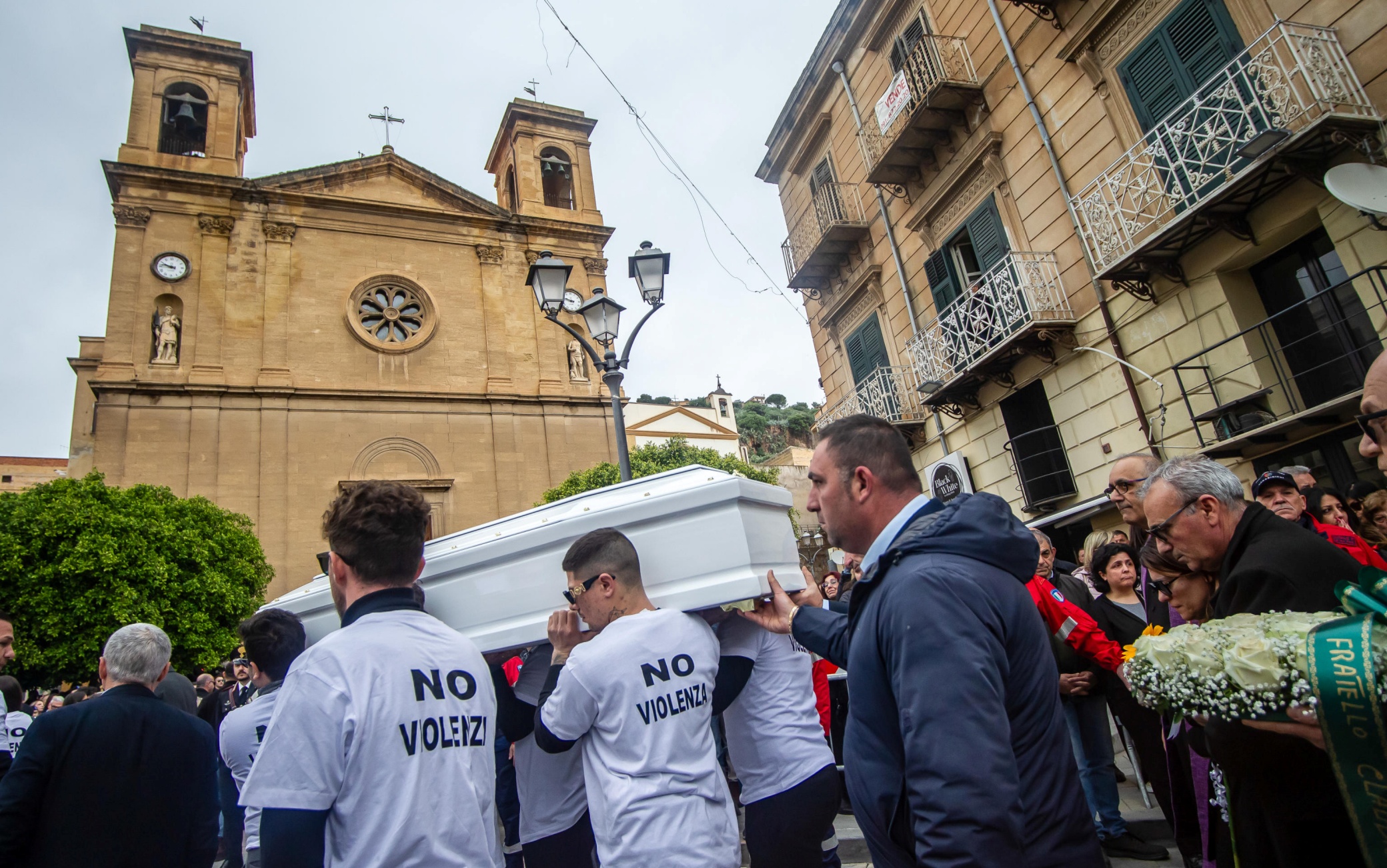 Funerali Sara Campanella, a Misilmeri l'addio alla giovane vittima di ...