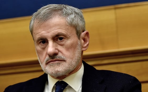 Violati servizi sociali, Alemanno in carcere a Roma | Sky TG24