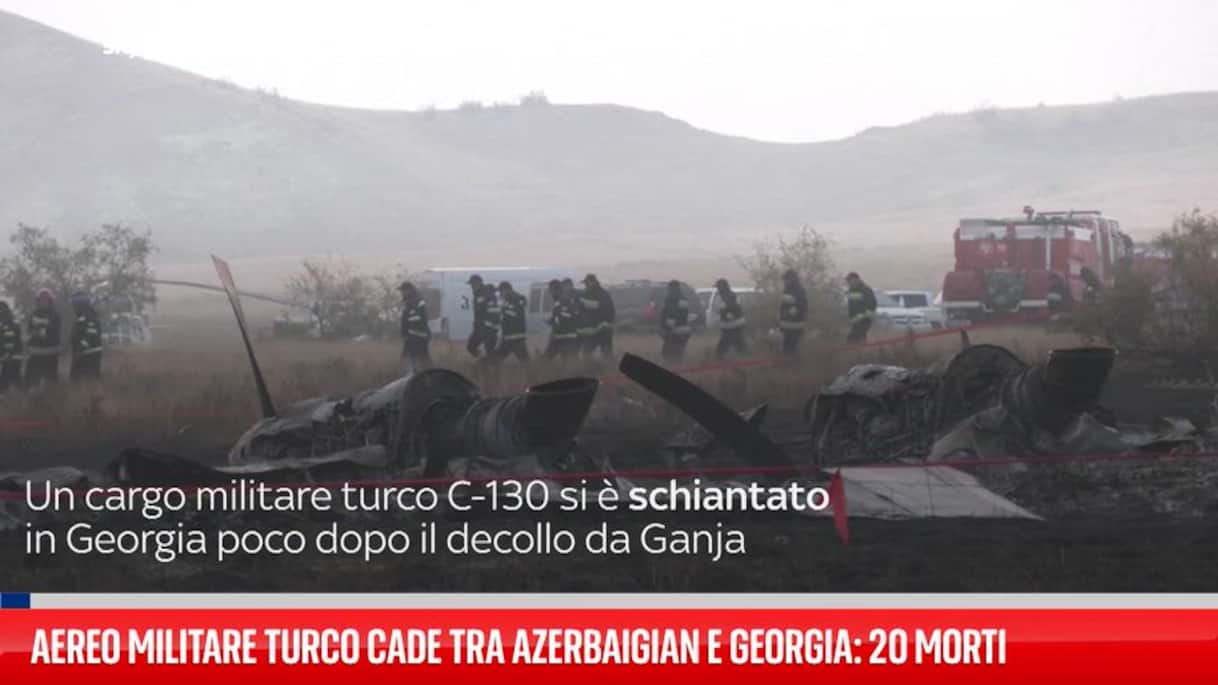 Aereo militare turco cade tra Azerbaigian e Georgia: morti | Video Sky TG24