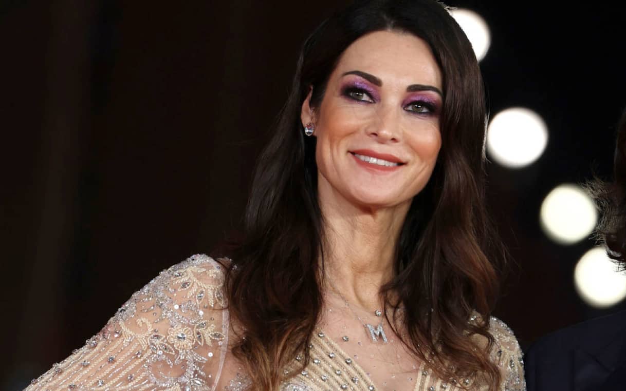 Manuela Arcuri torna sui social dopo le voci di separazione dal marito ...