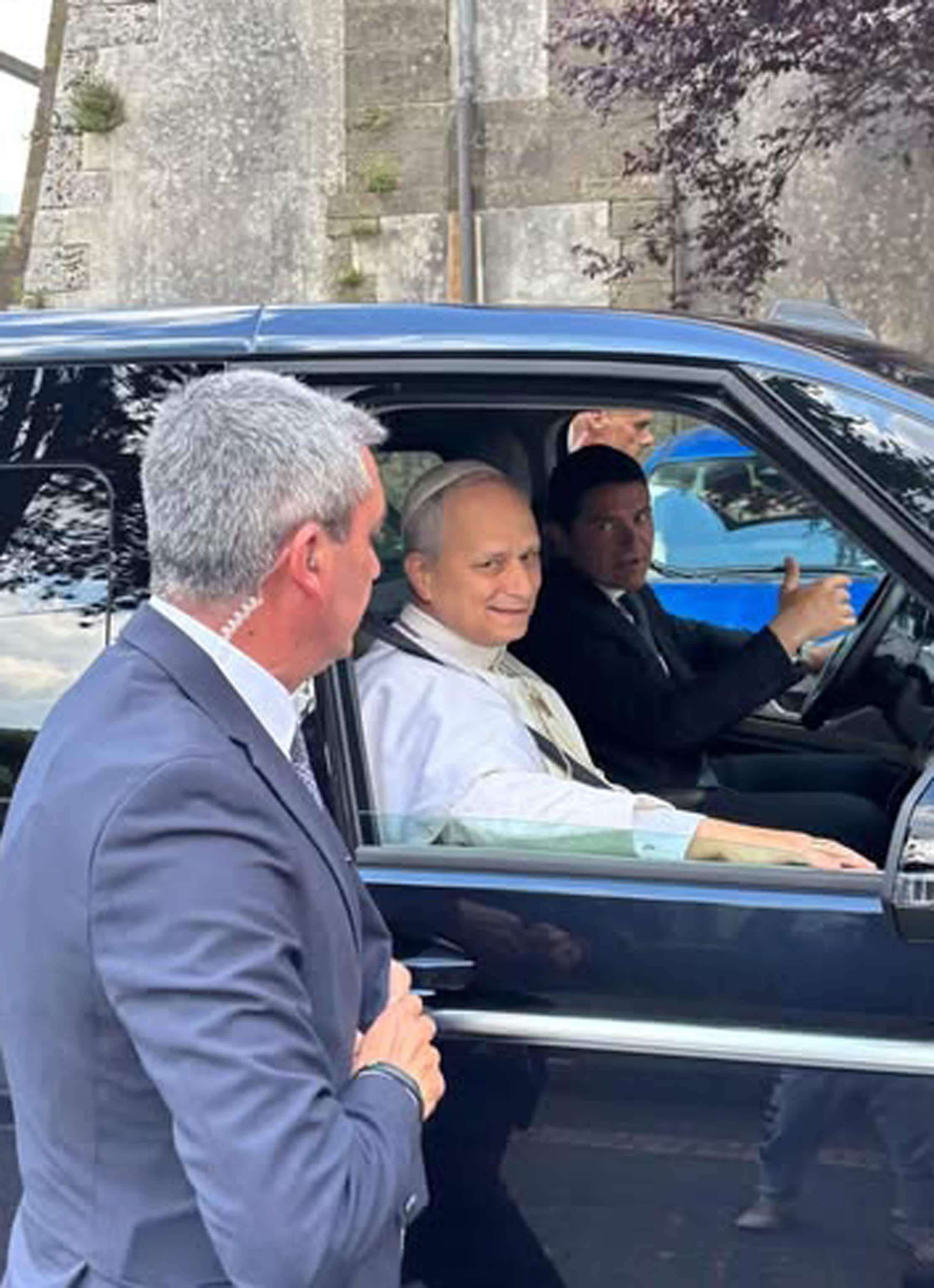 L'auto di Papa Leone XIV è un Multivan Volkswagen | Sky TG24