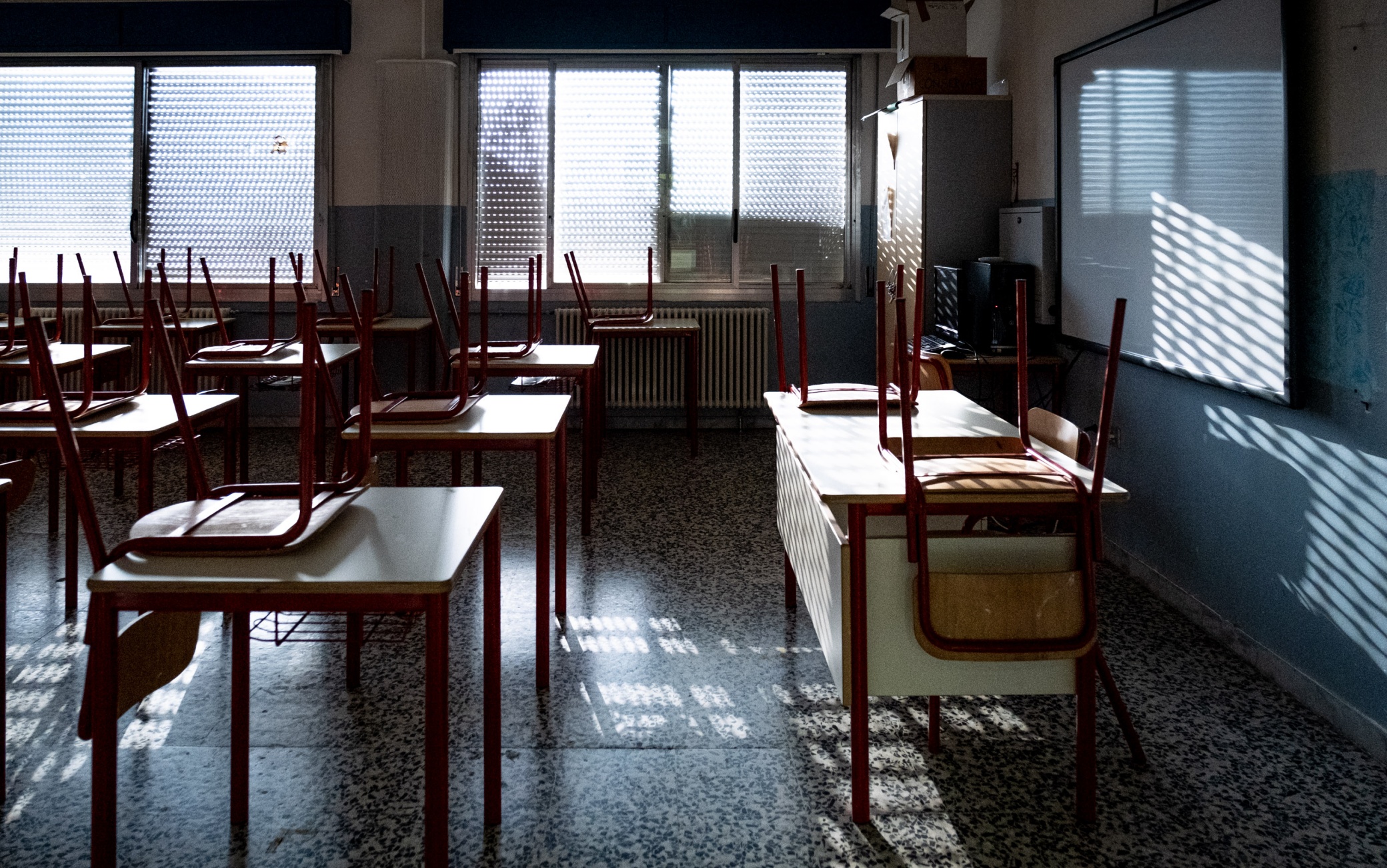 Carpi, preside scuola media Focherini rimuove i crocefissi, rivolta di ...