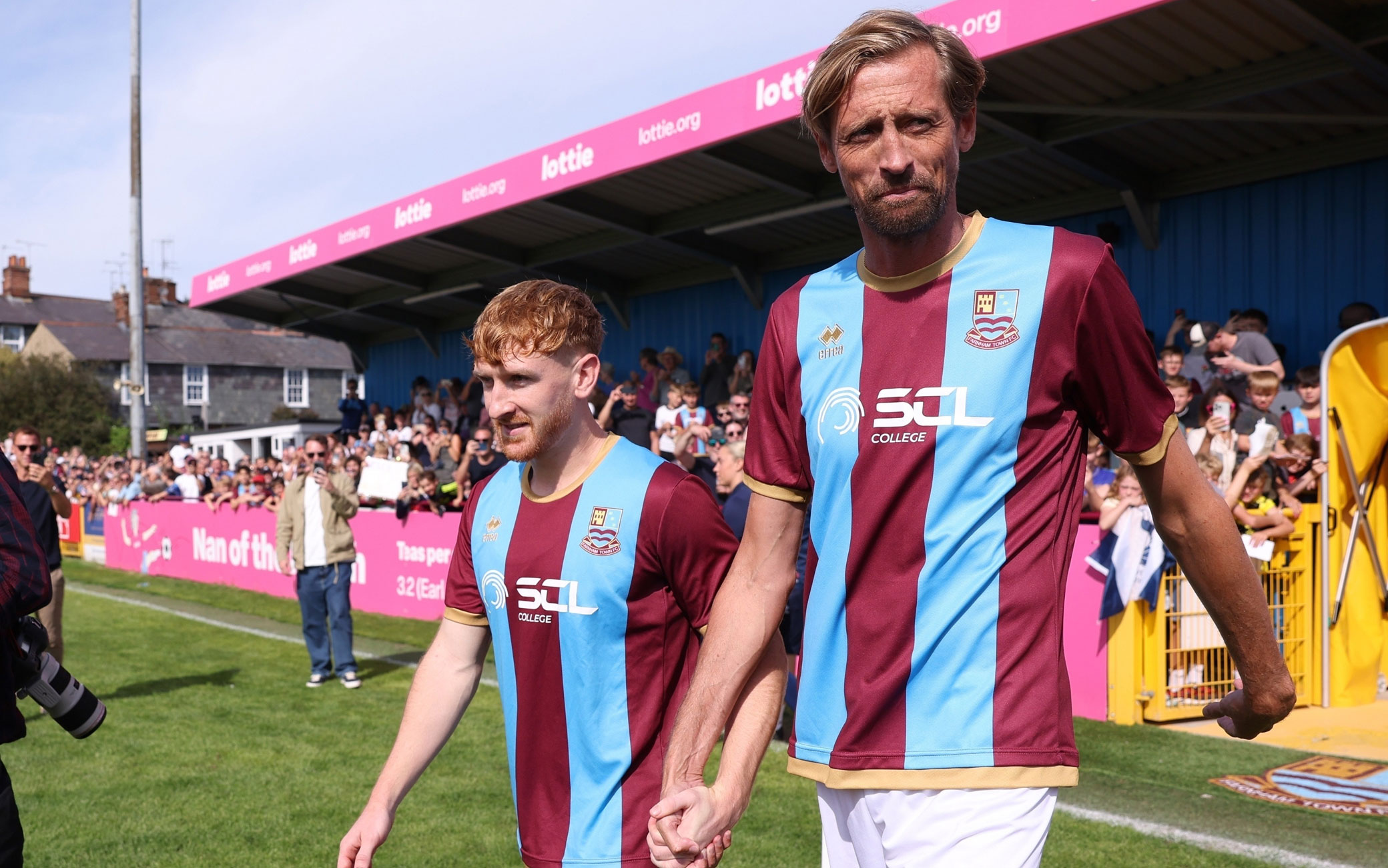 Peter Crouch mascotte del Farnham Town: era arrivato ultimo al ...