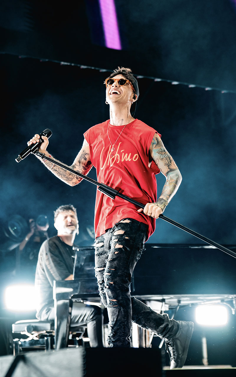 Ultimo, è uscito il nuovo singolo Altrove. In arrivo anche il nuovo ...