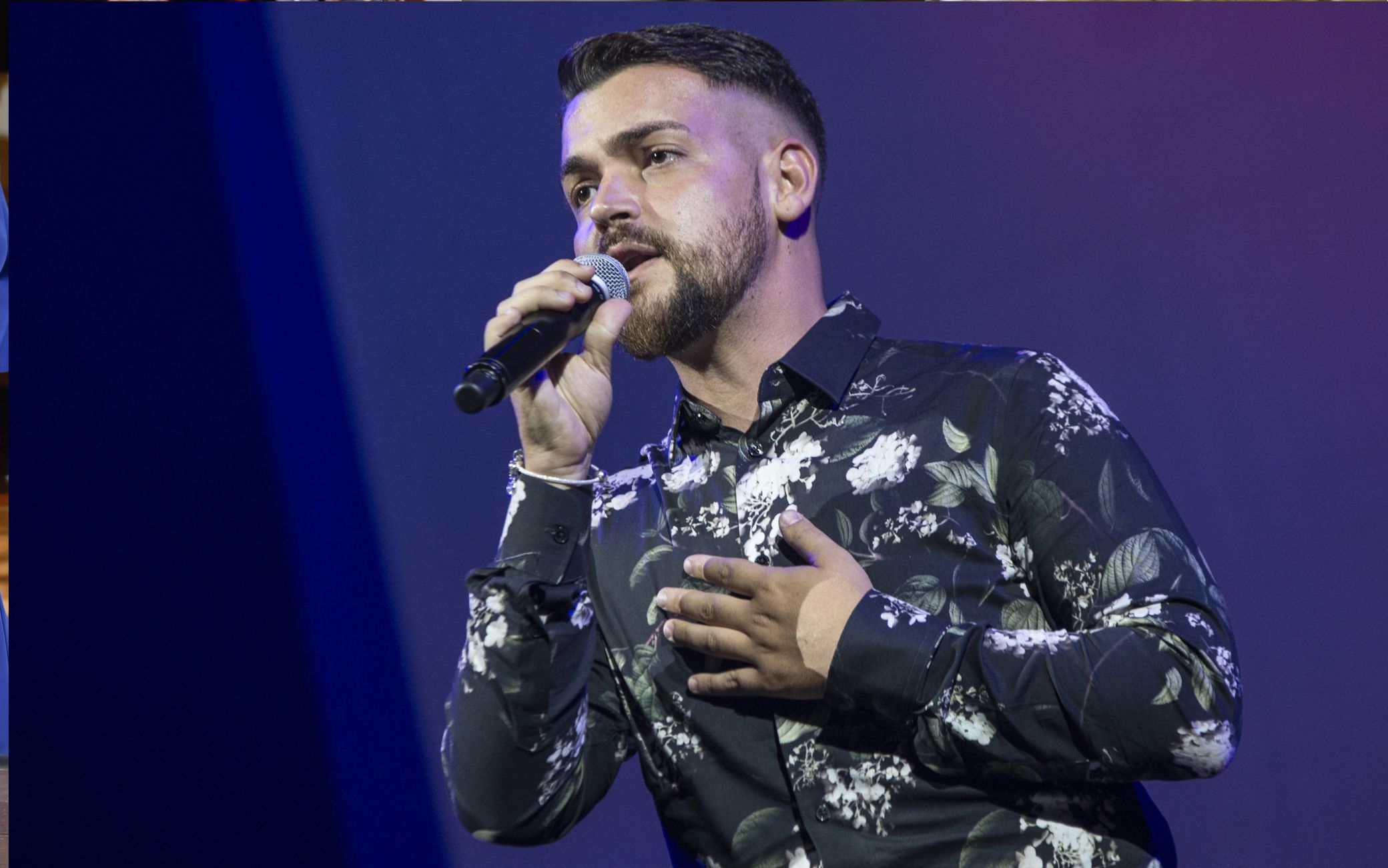 Valerio Scanu sposa Luigi Calcara, matrimonio con serenata a Roma I Sky ...