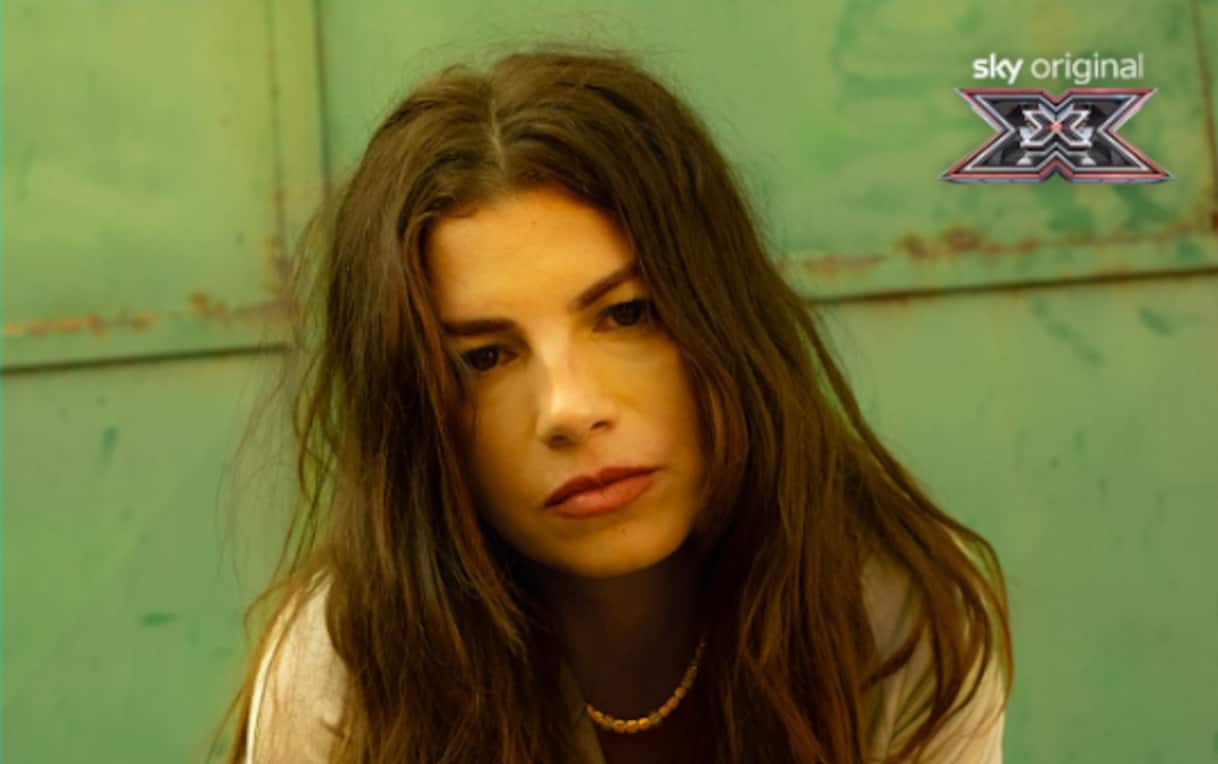 Emma ospite al secondo Live di X Factor 2025 canta Brutta storia e ...