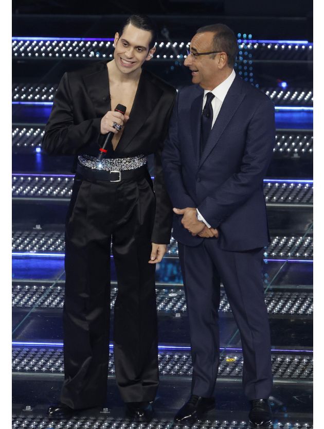 Look Sanremo, tutti i look e i vestiti indossati da Mahmooed e Geppi ...