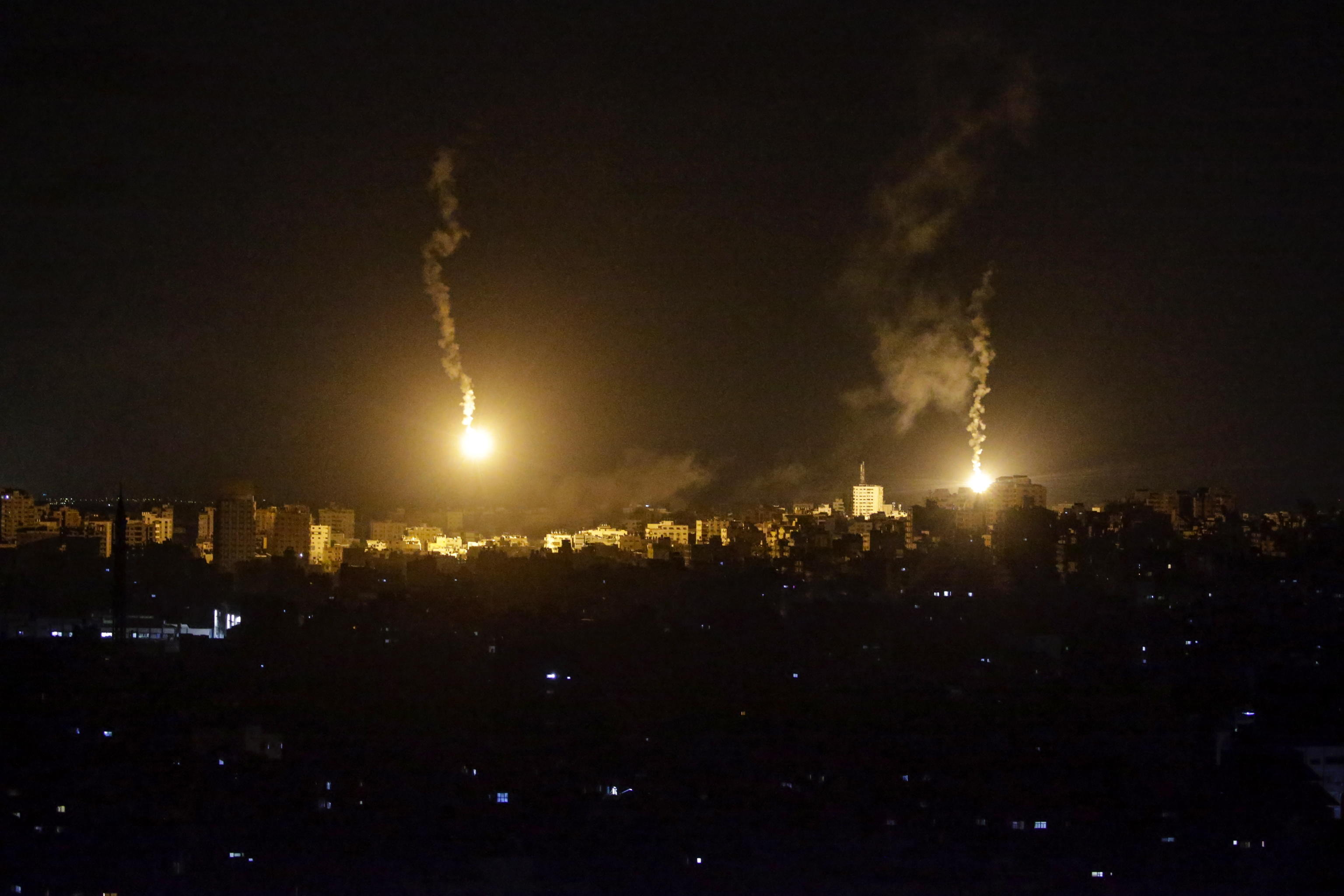 Attacco al rave party in Israele, giovane si salva nascondendosi tra i ...