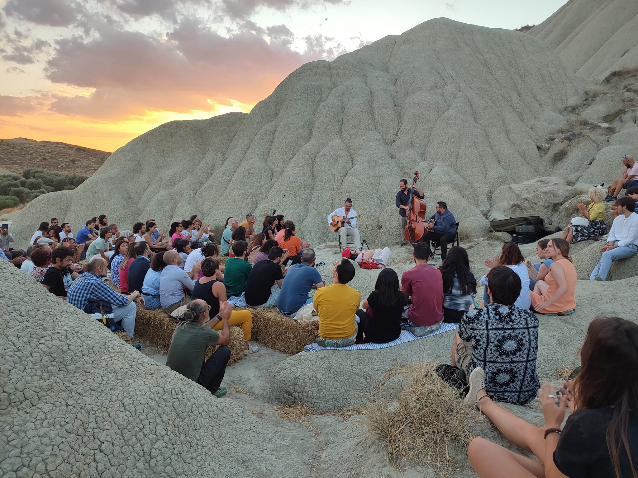 Teatro dei Calanchi, nel “deserto” della Basilicata in scena l’Inferno ...