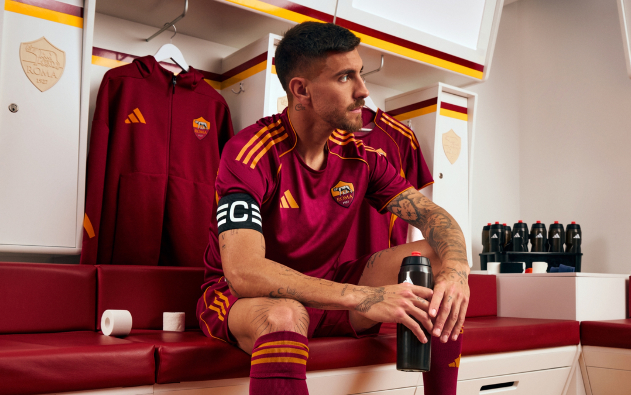 AS Roma, la nuova maglia per la stagione 2025 2026 | Sky Sport