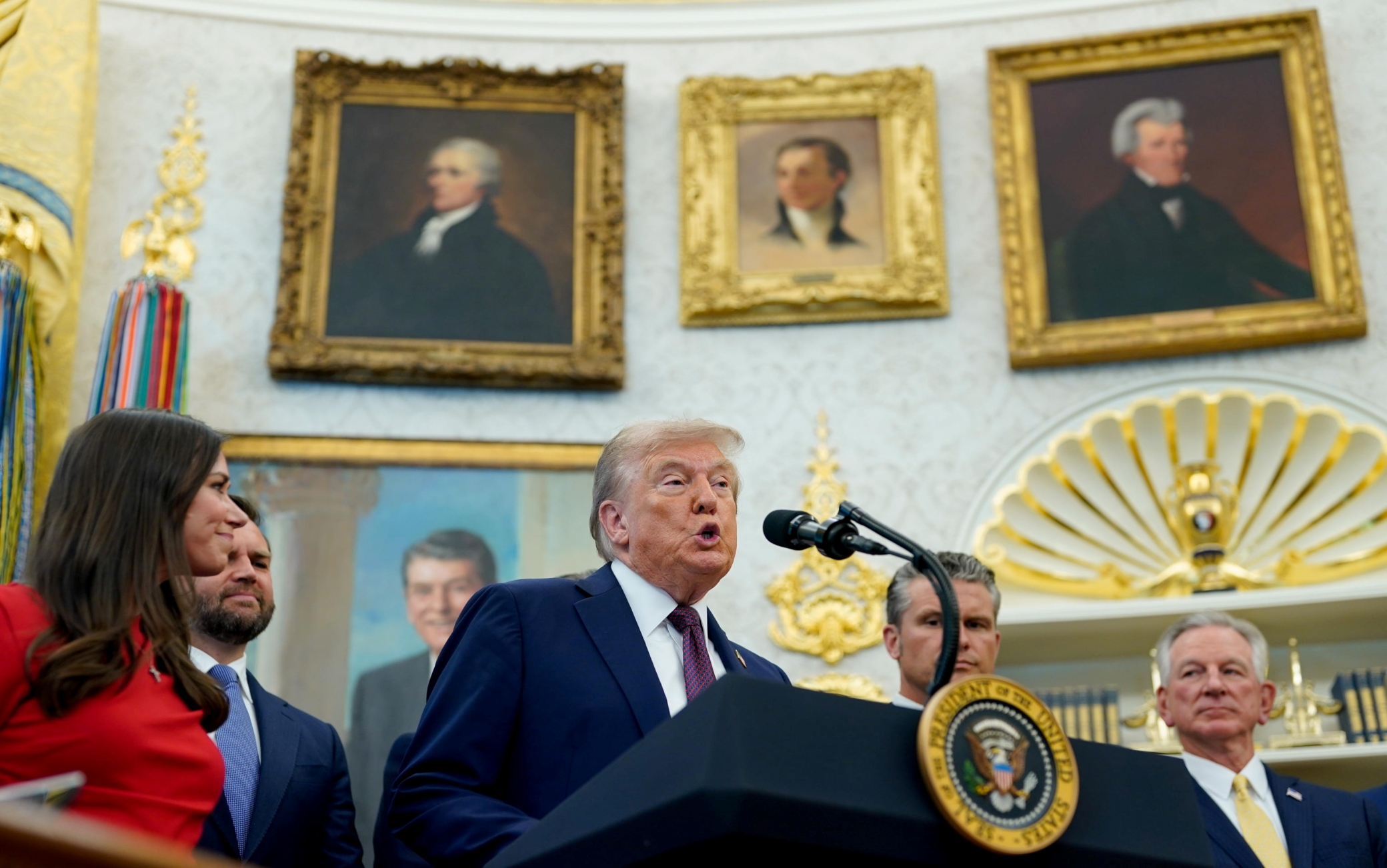 Chicago, Donald Trump invia 300 membri della Guardia nazionale | Sky TG24