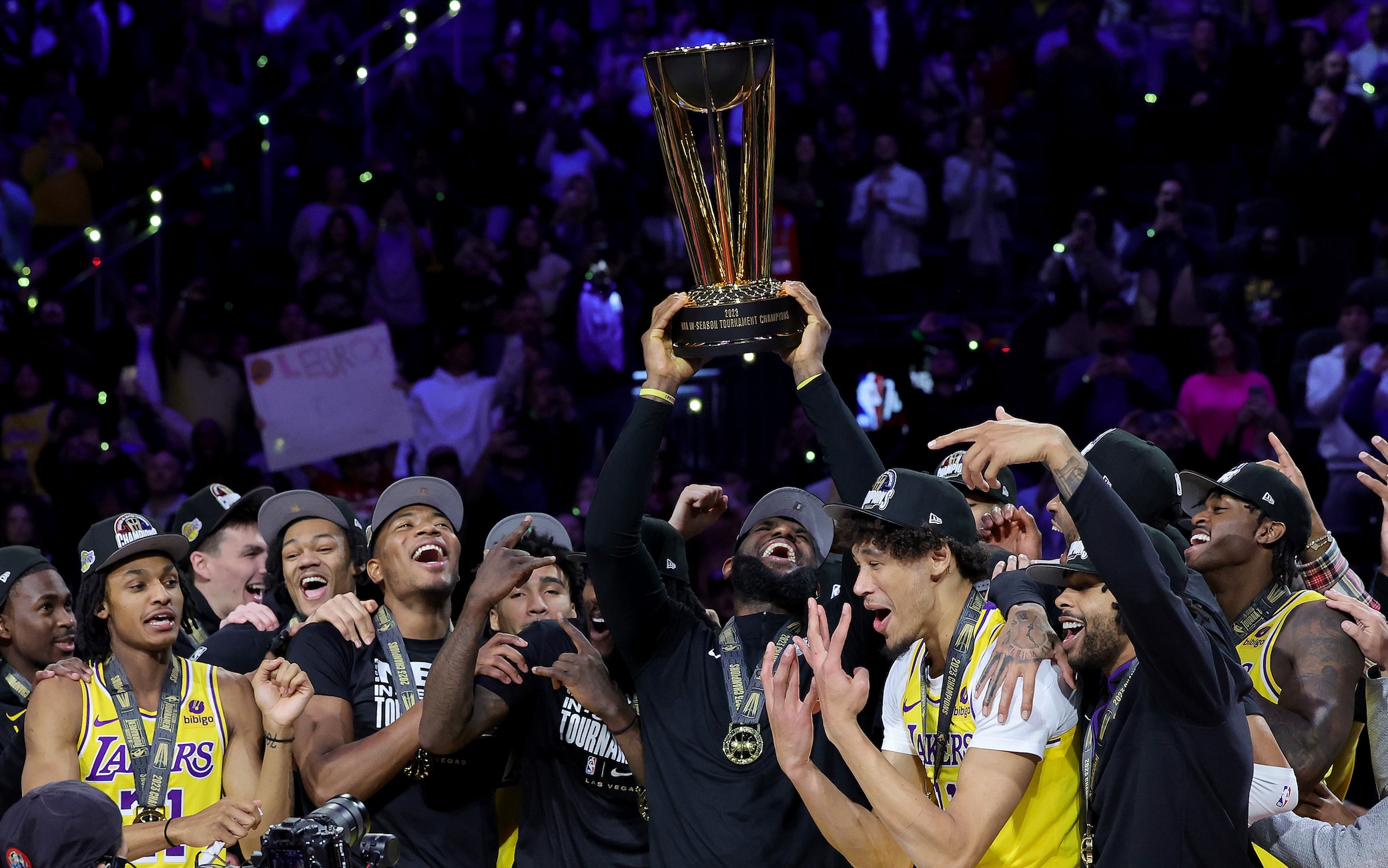 NBA Cup, Anthony Davis mostruoso domina la finale: 'Sembrava Shaq ...