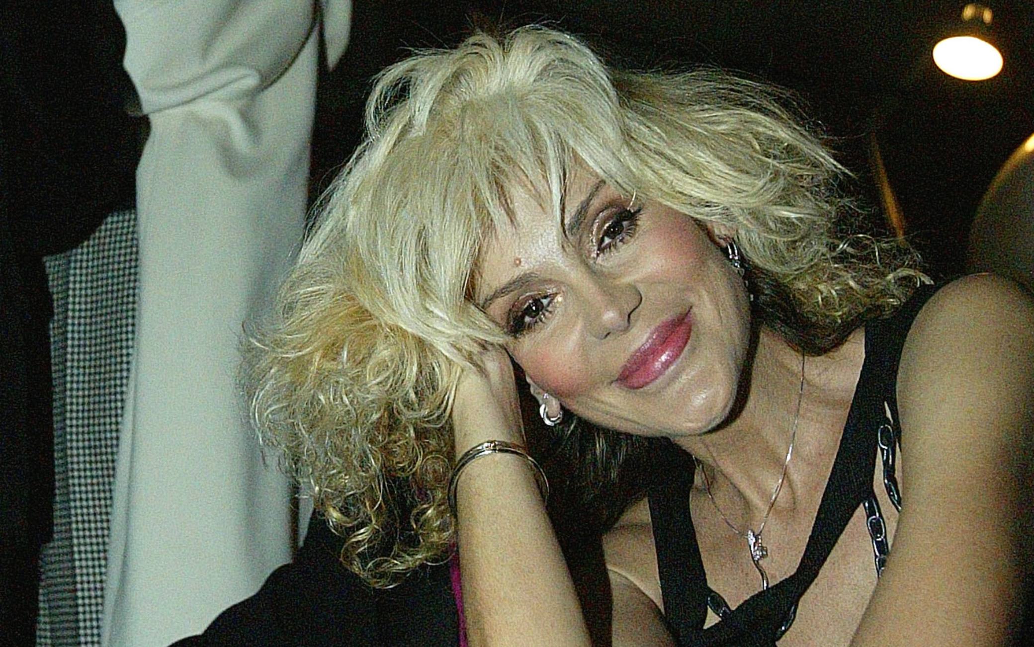 Donatella Rettore compie 70 anni, le frasi delle sue canzoni più famose ...
