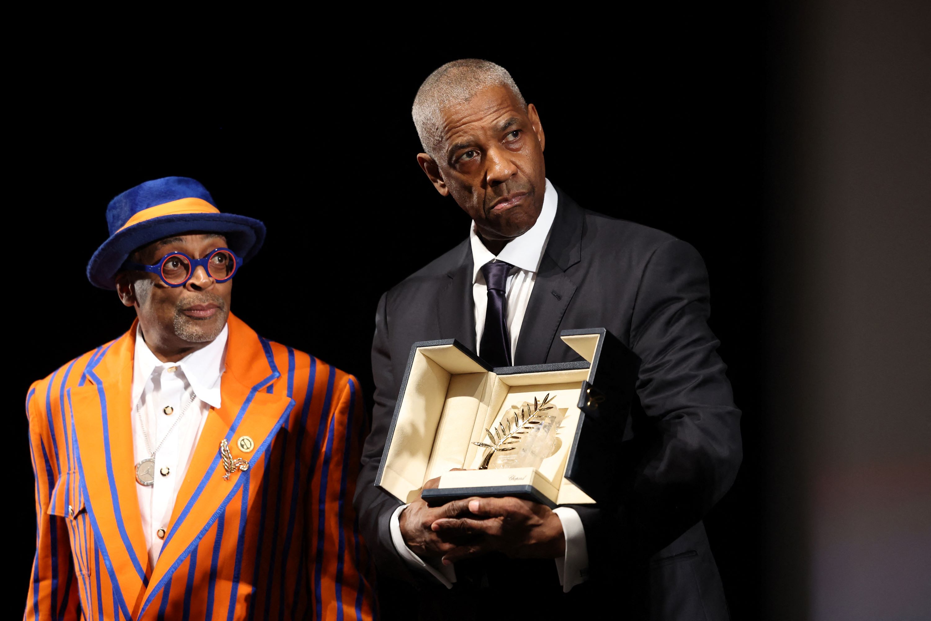 Denzel Washington attacca un fotografo sul red carpet di Cannes | Sky TG24