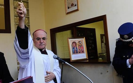 Carlo Maria Viganò, chi è l'arcivescovo accusato di scisma e oppositore ...