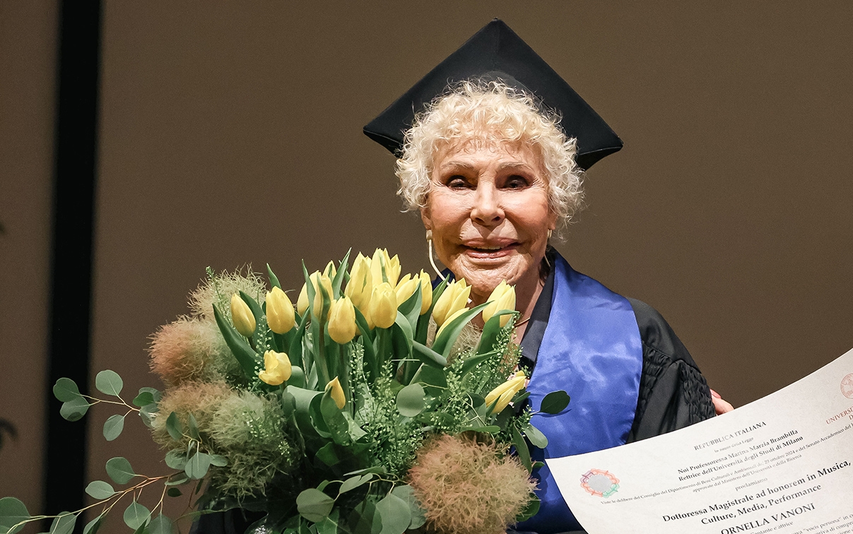 A Ornella Vanoni la laurea ad honorem alla Statale di Milano | Sky TG24