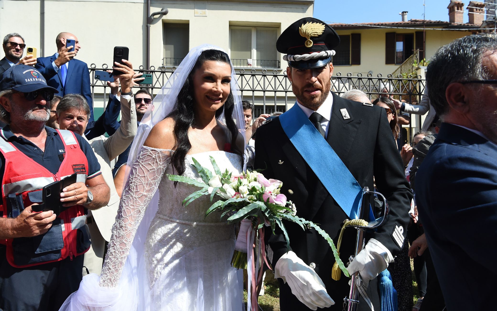 Il matrimonio di Luisa Corna con il tenente colonnello Stefano Giovino ...