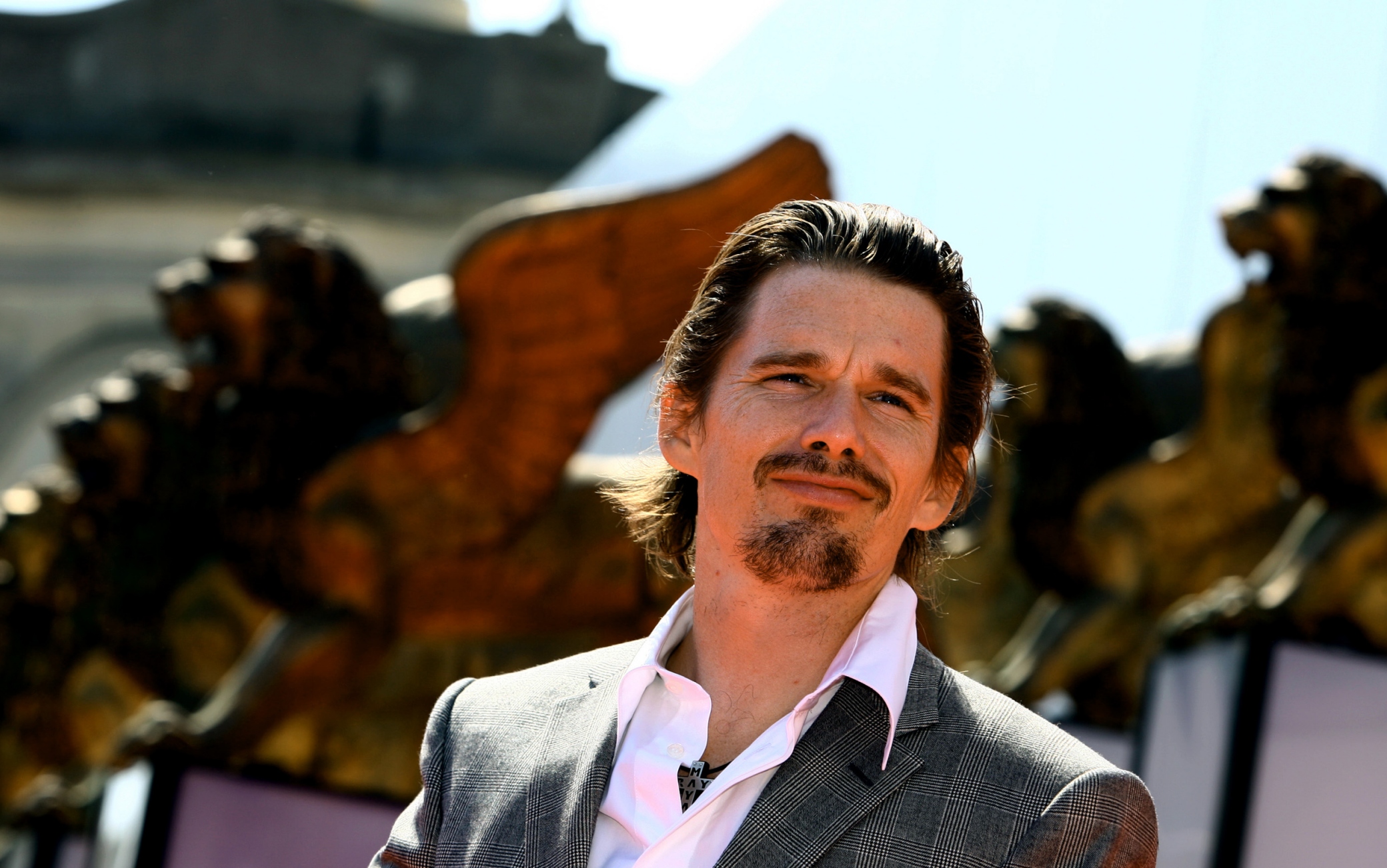 Ethan Hawke compie 50 anni, l'attore ieri e oggi: ecco com'è cambiato ...