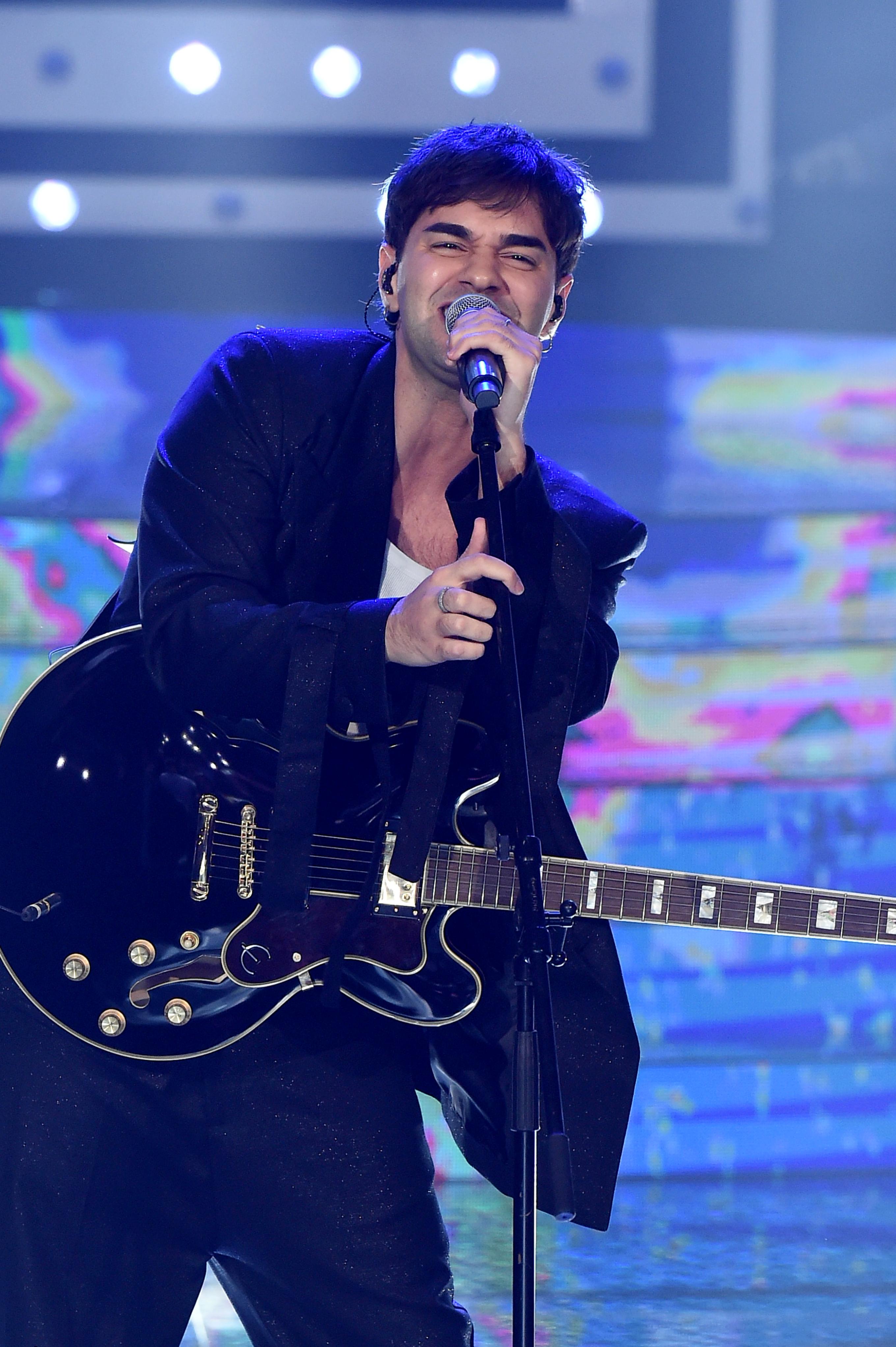 Chi è Maninni, sul palco di Sanremo 2024 con Spettacolare: la ...