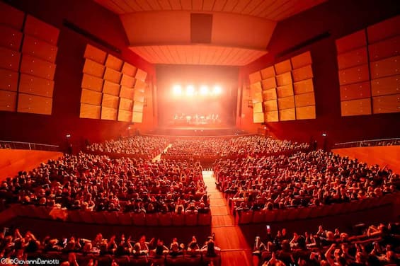 Teatro Arcimboldi, presentata la nuova stagione: è tempo di ...