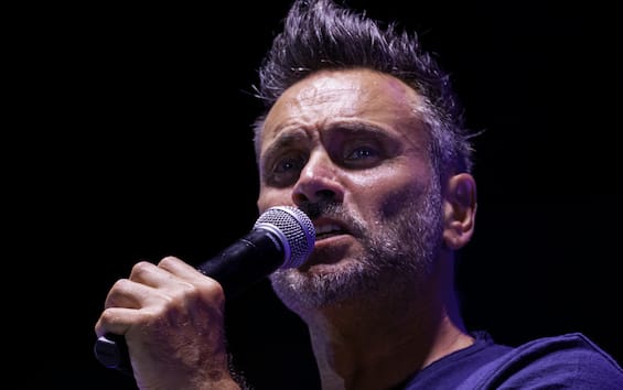 I 50 anni di Nek: le sue 20 canzoni più famose | Sky TG24