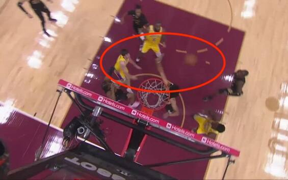 NBA, il canestro a caso di Austin Reaves contro Cleveland: il video ...