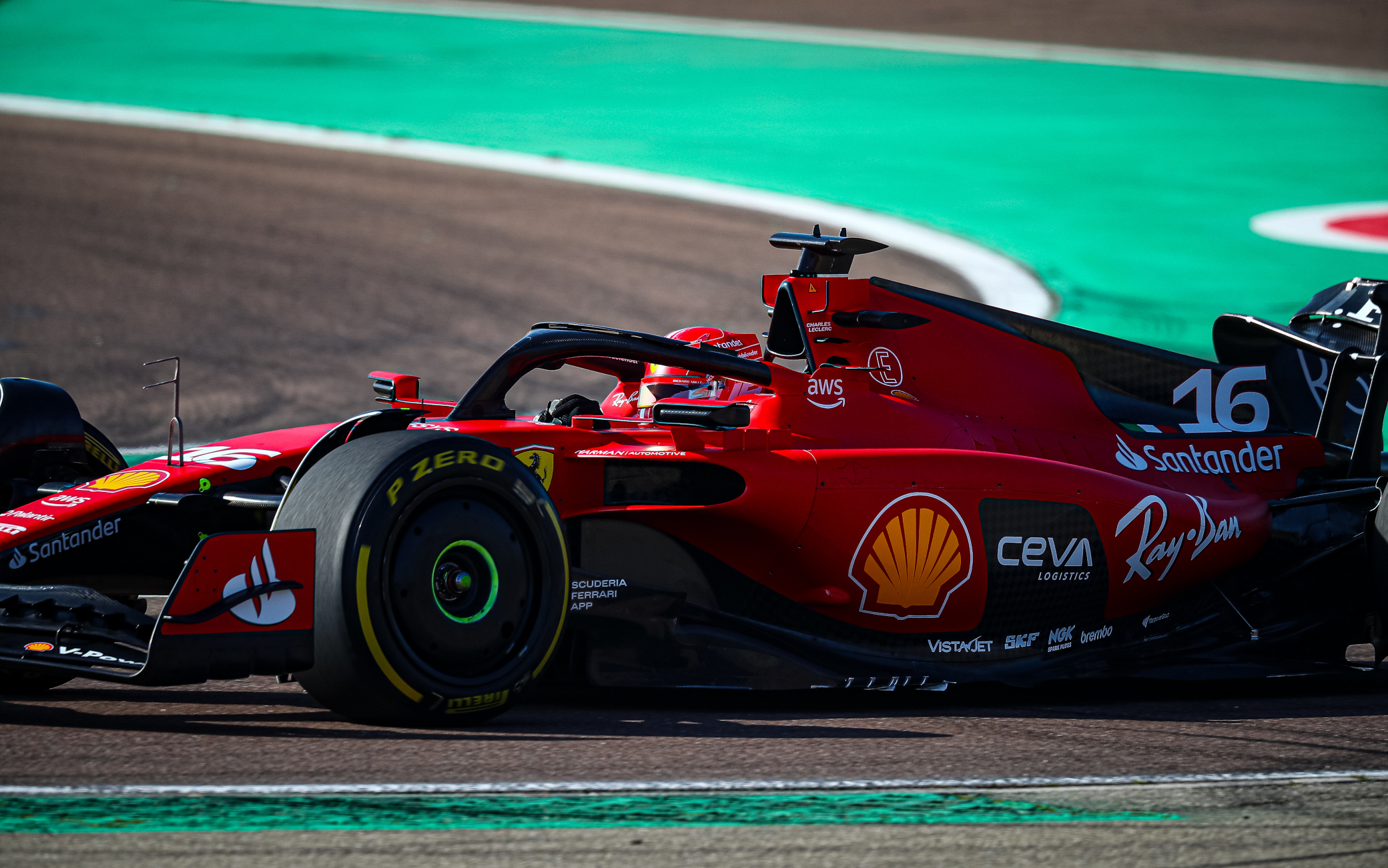 F1, Ferrari 2023 presentata a Maranello: le foto della monoposto | Sky TG24
