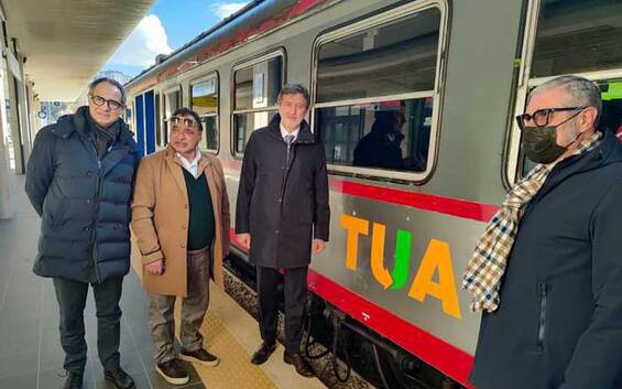 Ferrovia: treno Tua all'Aquila, acquisiti certificati | Sky TG24