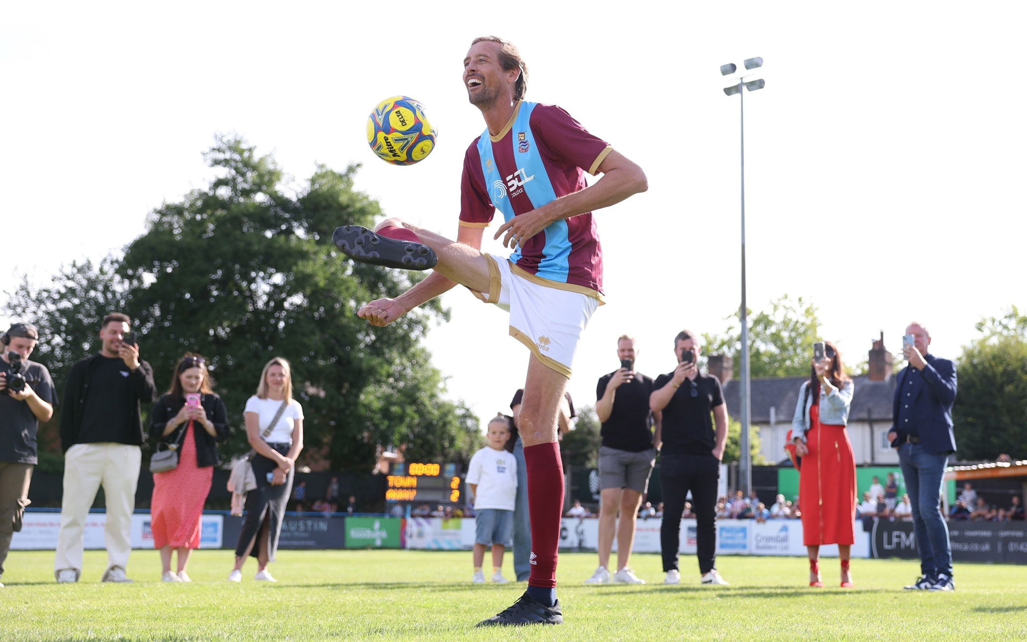 Peter Crouch mascotte del Farnham Town: era arrivato ultimo al ...