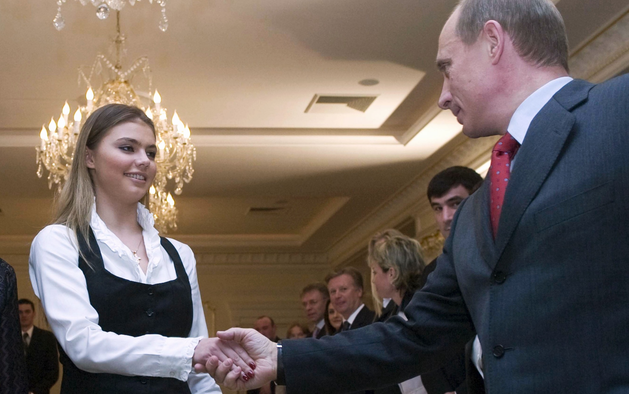 Chi è Alina Kabaeva, la presunta amante di Putin finita nel mirino ...