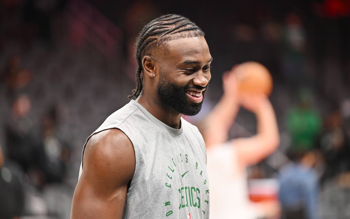 NBA, Jaylen Brown torna alla sua vecchia high school e schiaccia in ...
