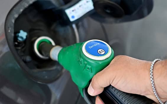 Bonus per la benzina e le bollette, verso il Cdm di lunedì | Sky TG24