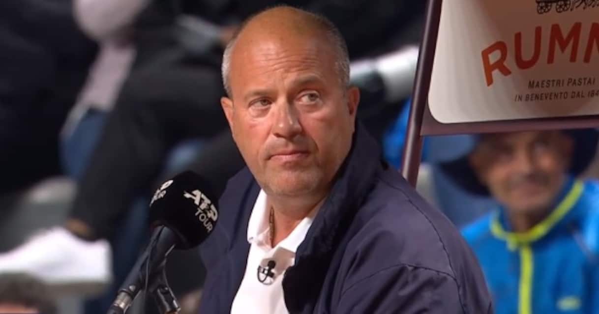 'Ma che te strilli?', l'arbitro rimprovera il tifoso: il video è virale ...