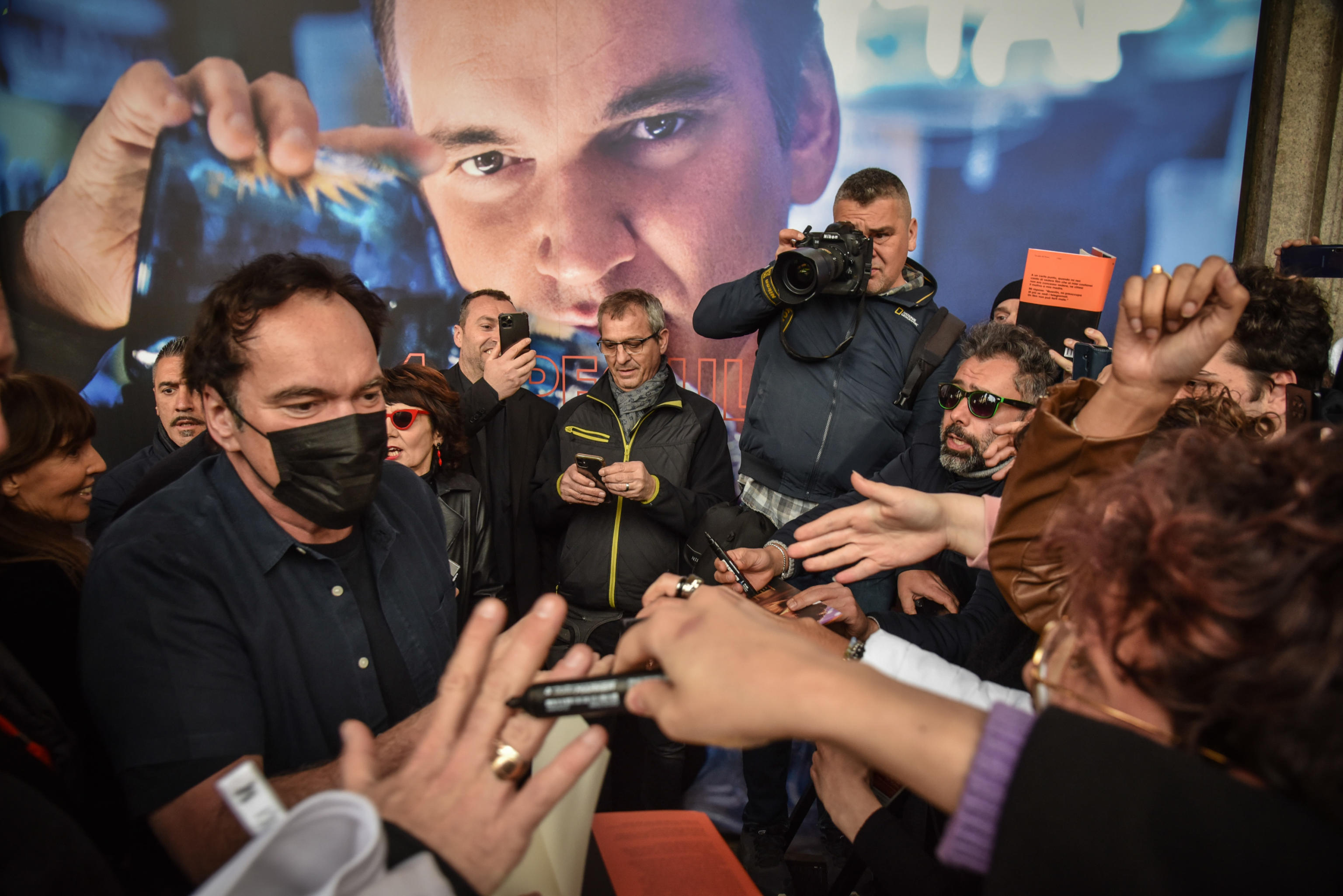 Tarantino a Milano, folla per la presentazione del libro 'Cinema Speculation'. FOTO | Sky TG24