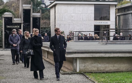 Il funerale di Fernanda Biffi Casiraghi a Fino Mornasco: chi ha ...
