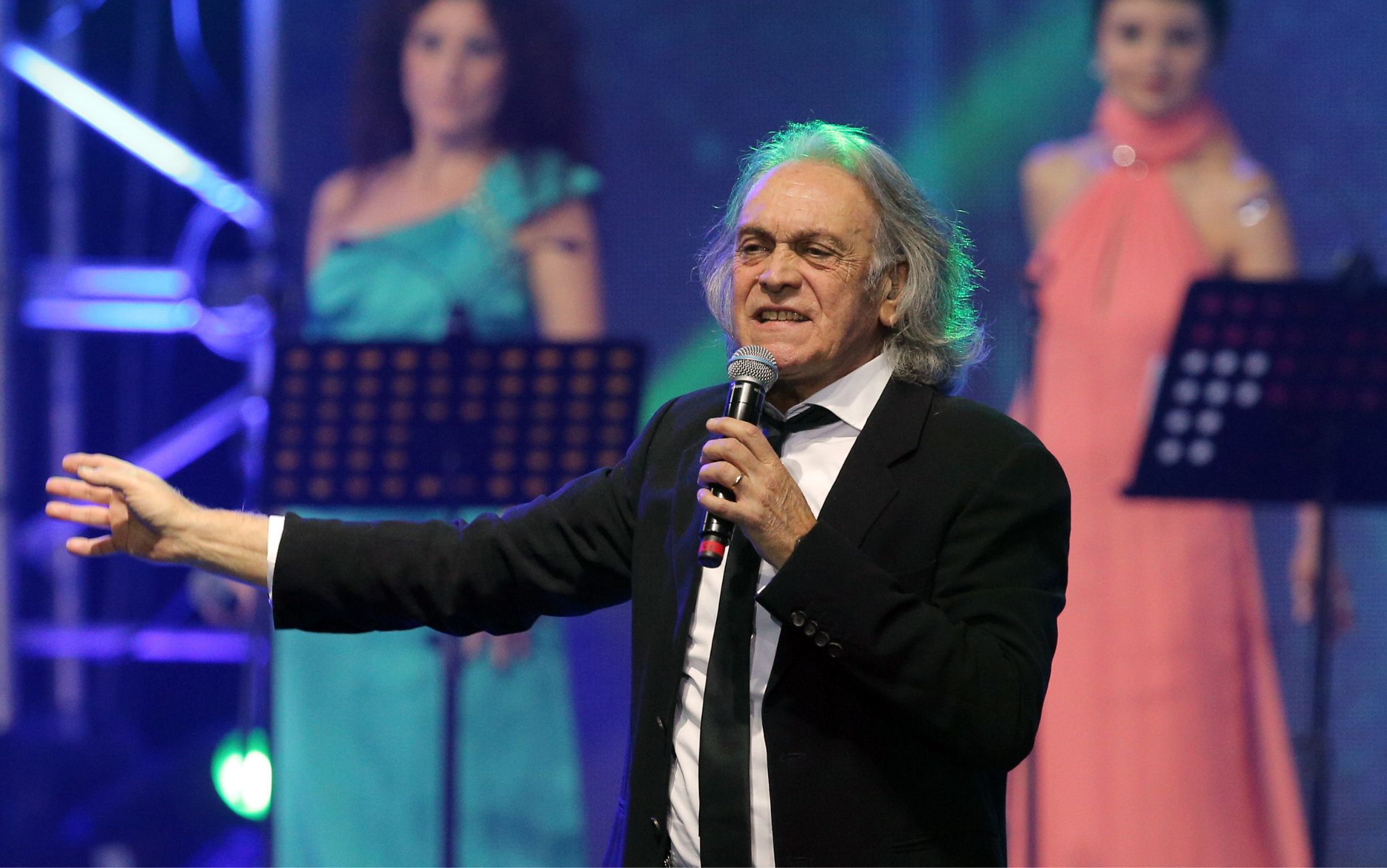 Il racconto dei 75 anni di Riccardo Fogli tra le canzoni dei Pooh e l ...