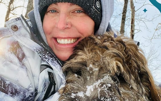 Si tuffa nel fiume per salvare il suo cane, la storia di Amanda e Groot ...