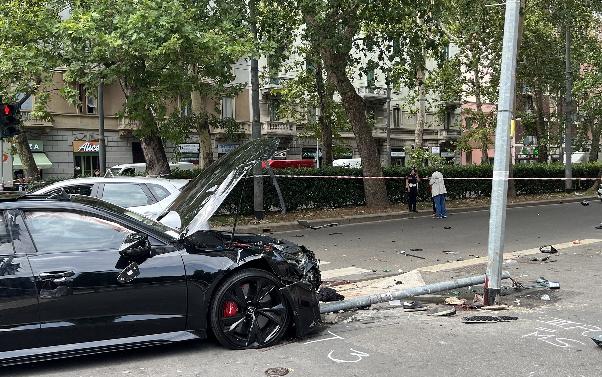 Incidente a Milano in viale Umbria, scontro fra auto: ferito gravemente ...