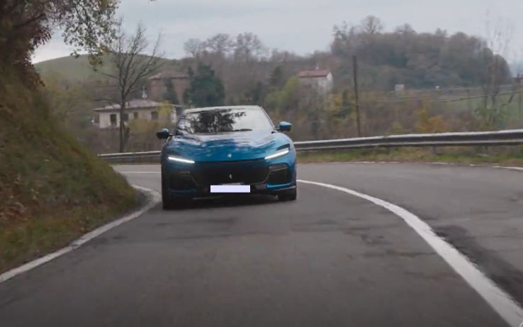 Ferrari, Sinner a Maranello: dalla visita in fabbrica alle prove in ...