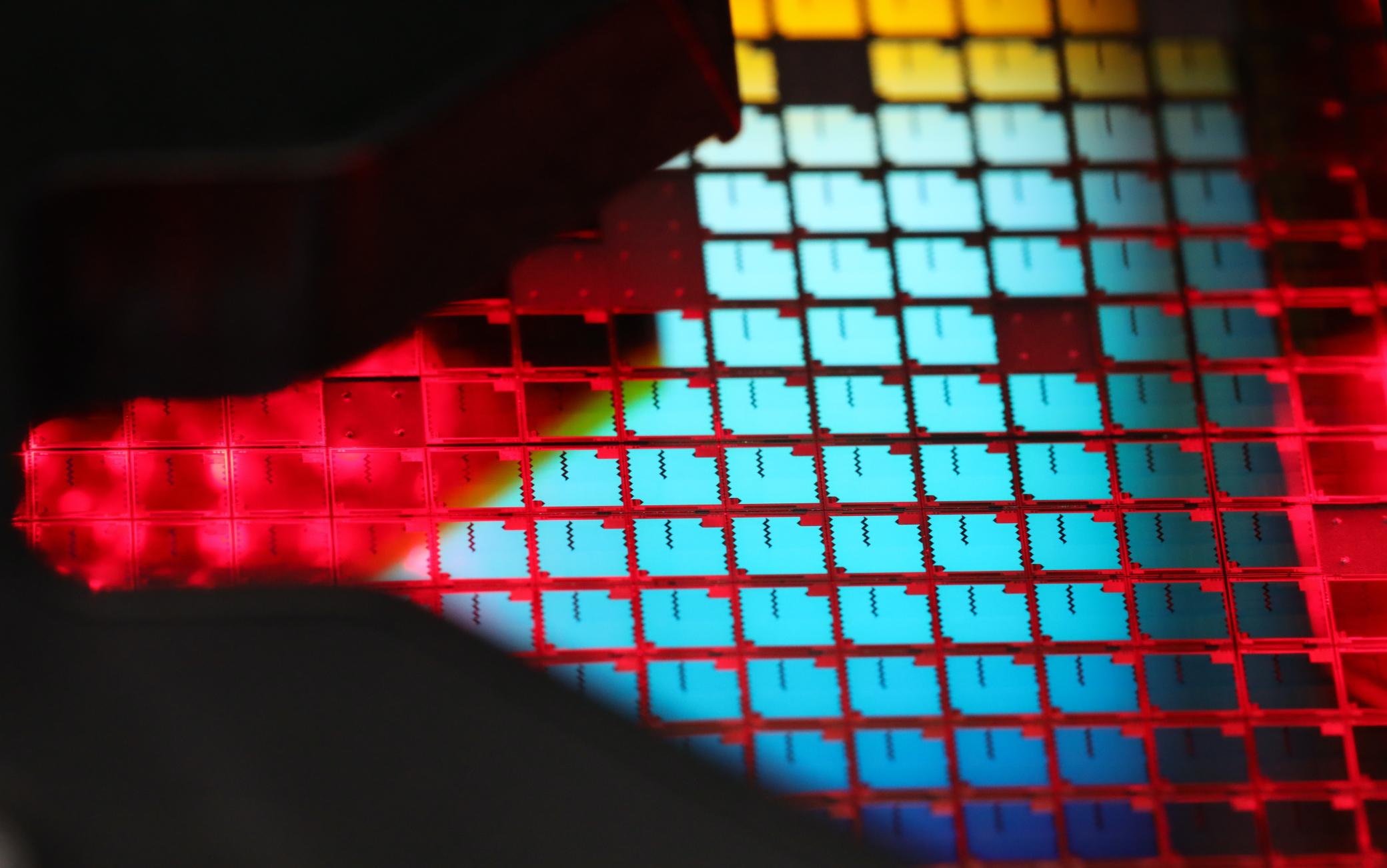 Microchip, Silicon Box in Italia: fabbrica al via nel 2028 | SKY TG24