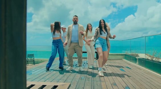 Emilio presenta il singolo Boom Boom Reggaeton: il video