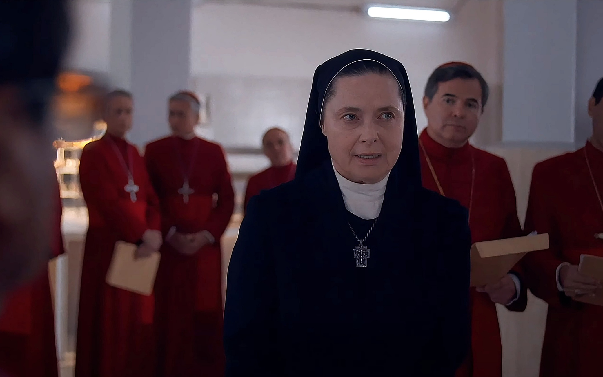 'Conclave', trama e cast del film con Ralph Fiennes, Sergio Castellitto ...