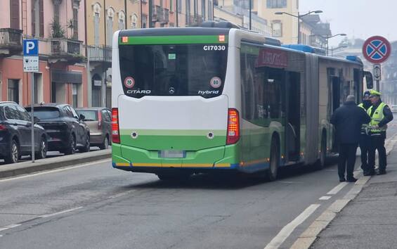 Cremona, 15enne investita da bus mentre va a scuola | Sky TG24