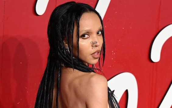Calvin Klein, polemiche per la pubblicità con protagonista FKA Twigs ...