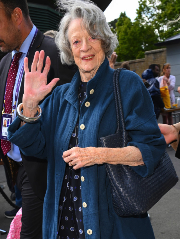 Addio a Maggie Smith, morta l'attrice britannica due volte Oscar | Sky TG24