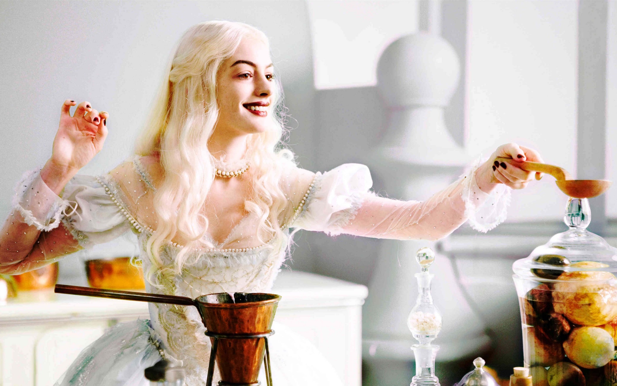 I 40 anni di Anne Hathaway, da Andy alla Regina Bianca: i personaggi più iconici. FOTO | Sky TG24